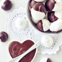 Cómo hacer chocolates fáciles con almendras y cerezas