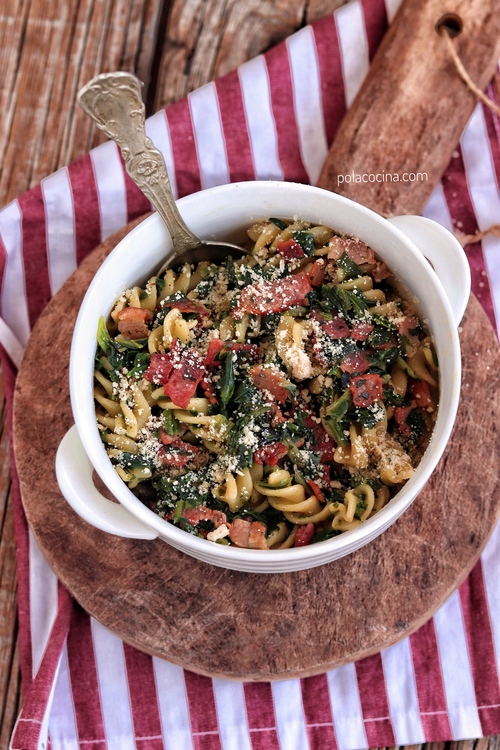 Pasta fácil con tocino y espinacas receta de pasta barata