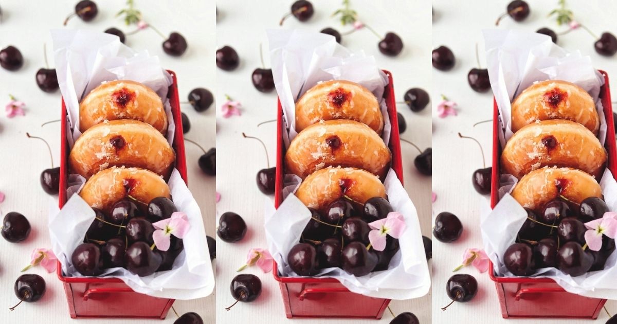 Donas rellenas de jalea de cerezas con glaseado receta