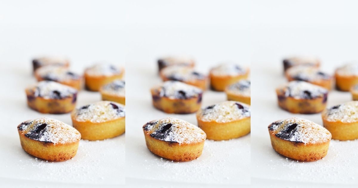 Financiers de blueberries o arándanos azules y almendras