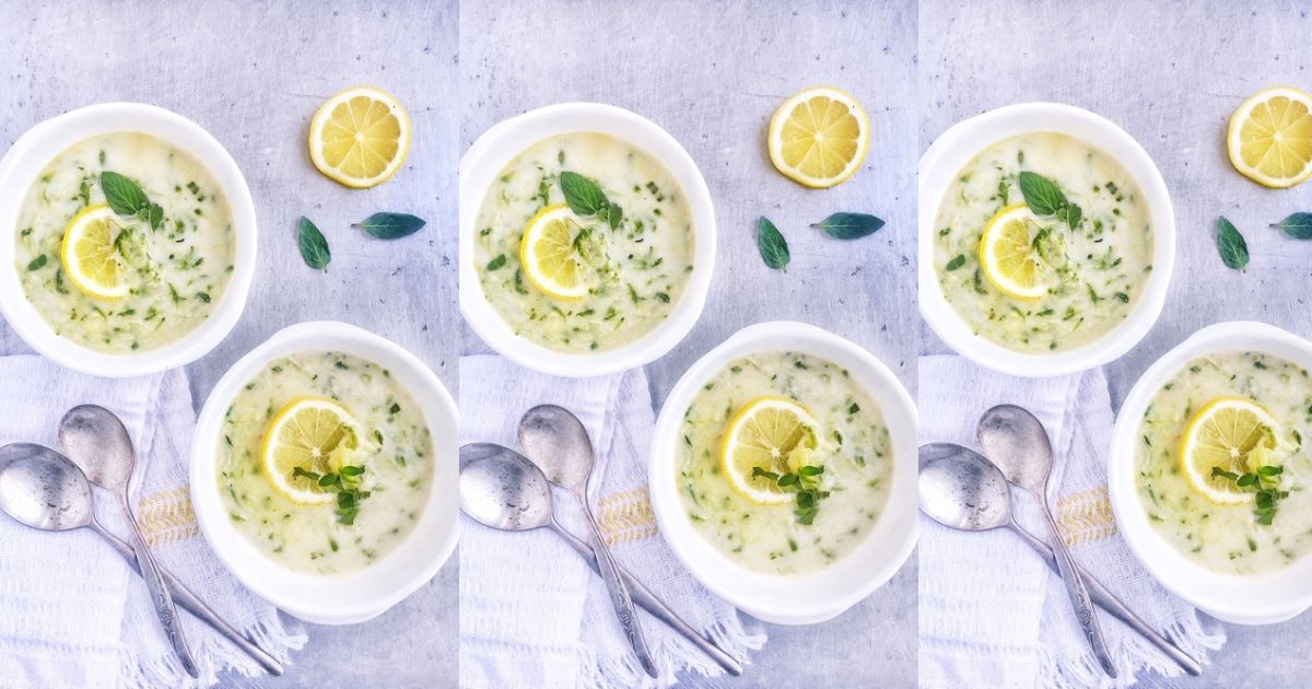 Sopa de calabacita y yerbabuena, receta conzucchini y limón